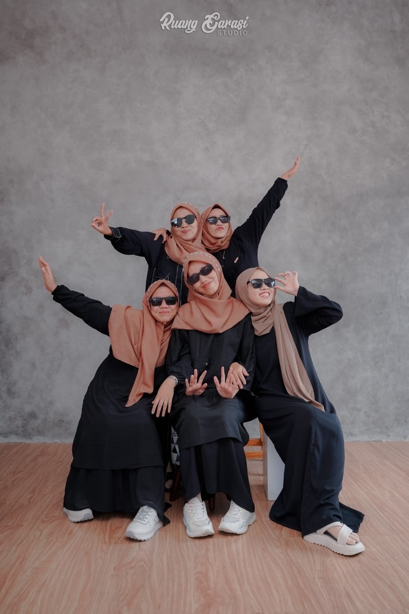 Foto Grup Fika di Ruang Garasi Studio